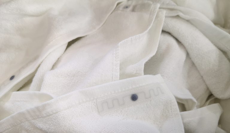 UNIQLO Item-Level RFID Deployment - XIUCHENG RFID